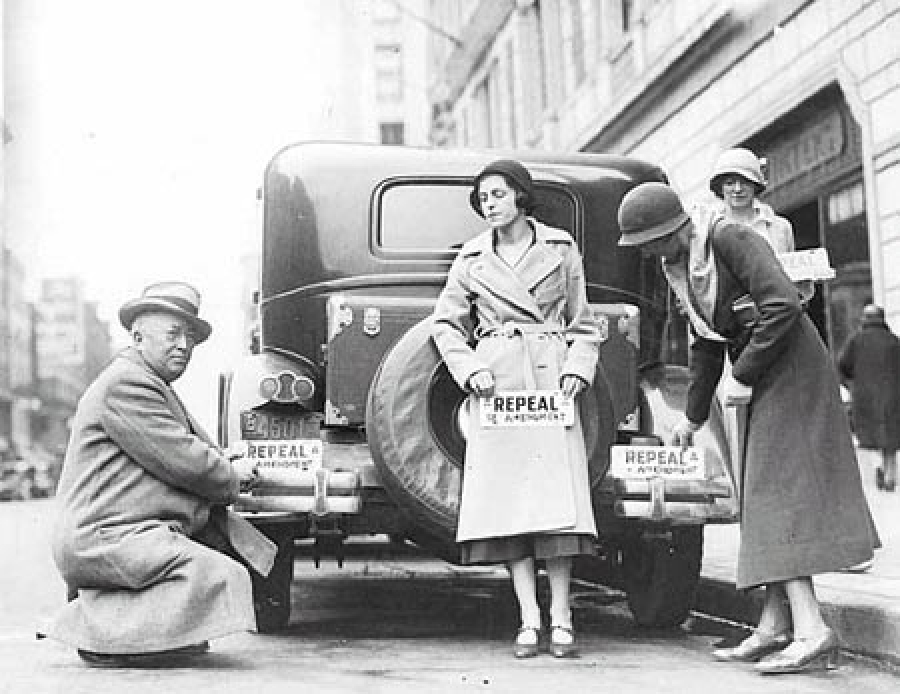 History's Top 10 Secret Gin Cocktails of the 1920s Speakeasy - The Girl ...